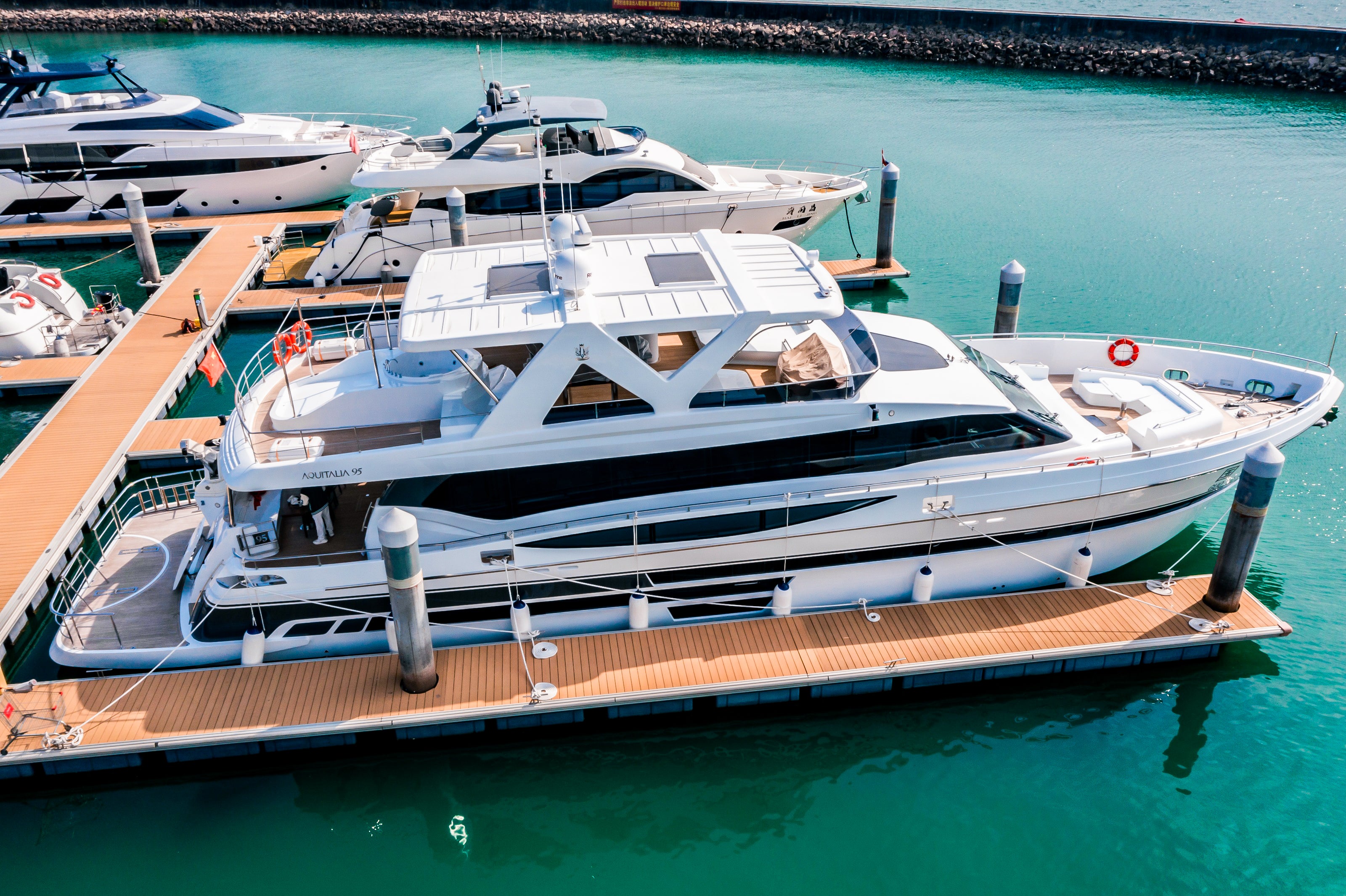 Aquitalia 95 Feet – YihongYachts